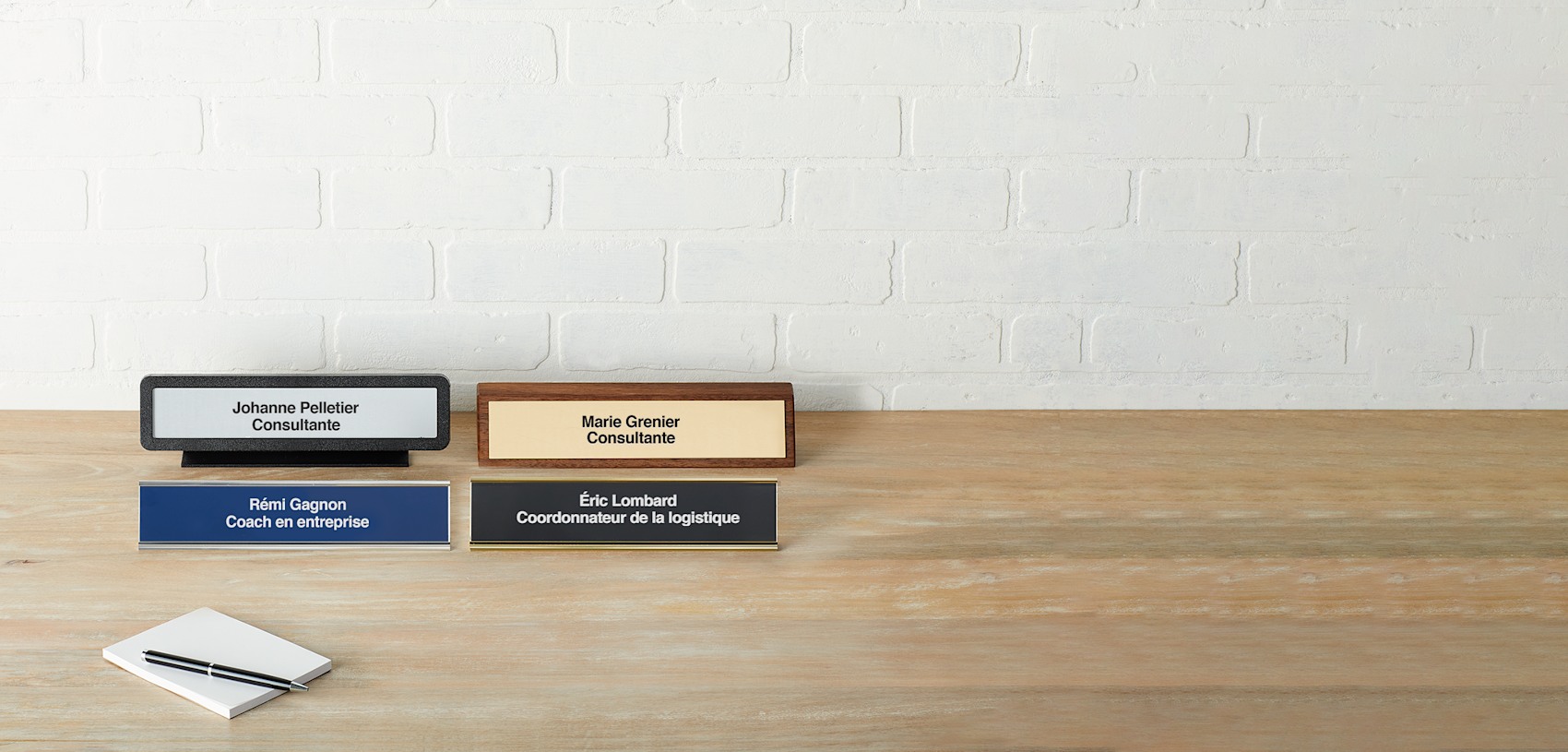 Plaques nominatives de bureau | VistaPrint Canada