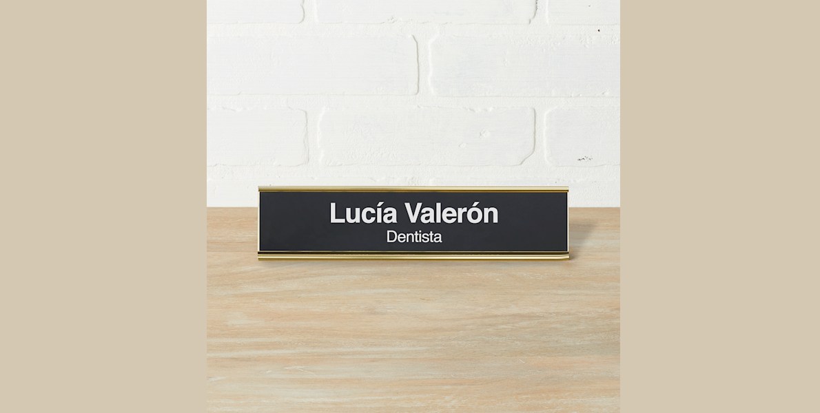 Placas con inscripción para escritorio, Placas para oficina | VistaPrint