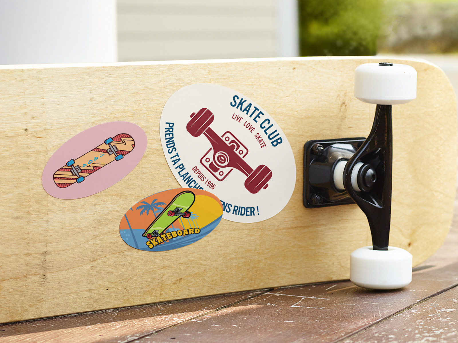 Kiss-cut stickers: Print custom-shaped stickers | Vistaprint NZ